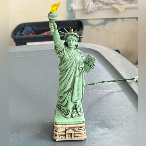Holiday | 1996 Hallmark The Statue Of Liberty Music And Light Ornament ...